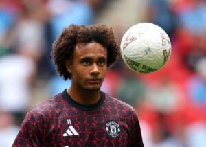 Joshua Zirkzee set for surprise exit as Manchester United drop price tag