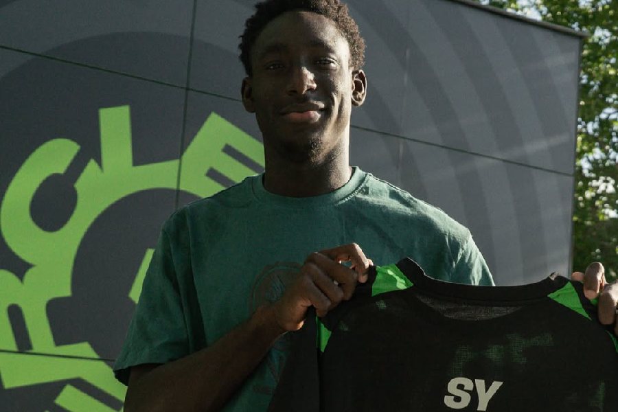 Ivorian defender Ibrahim Kalil Sy signs first professional contract ...