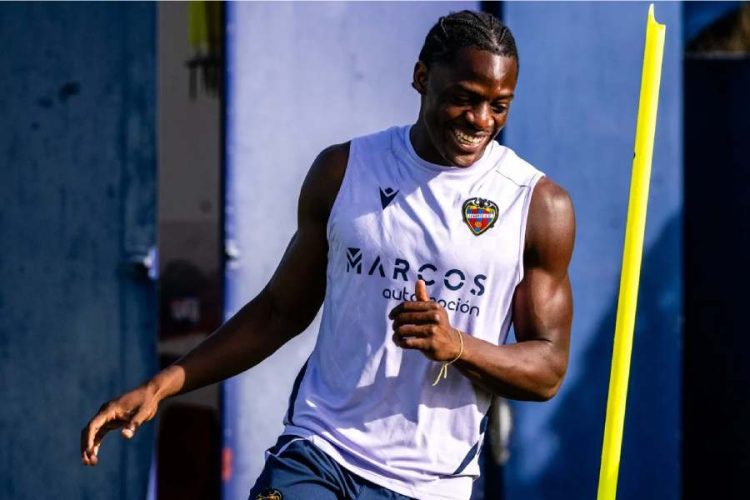 Cameroonian Karl Etta Eyong dreams of Chelsea as Europe watches closely ...